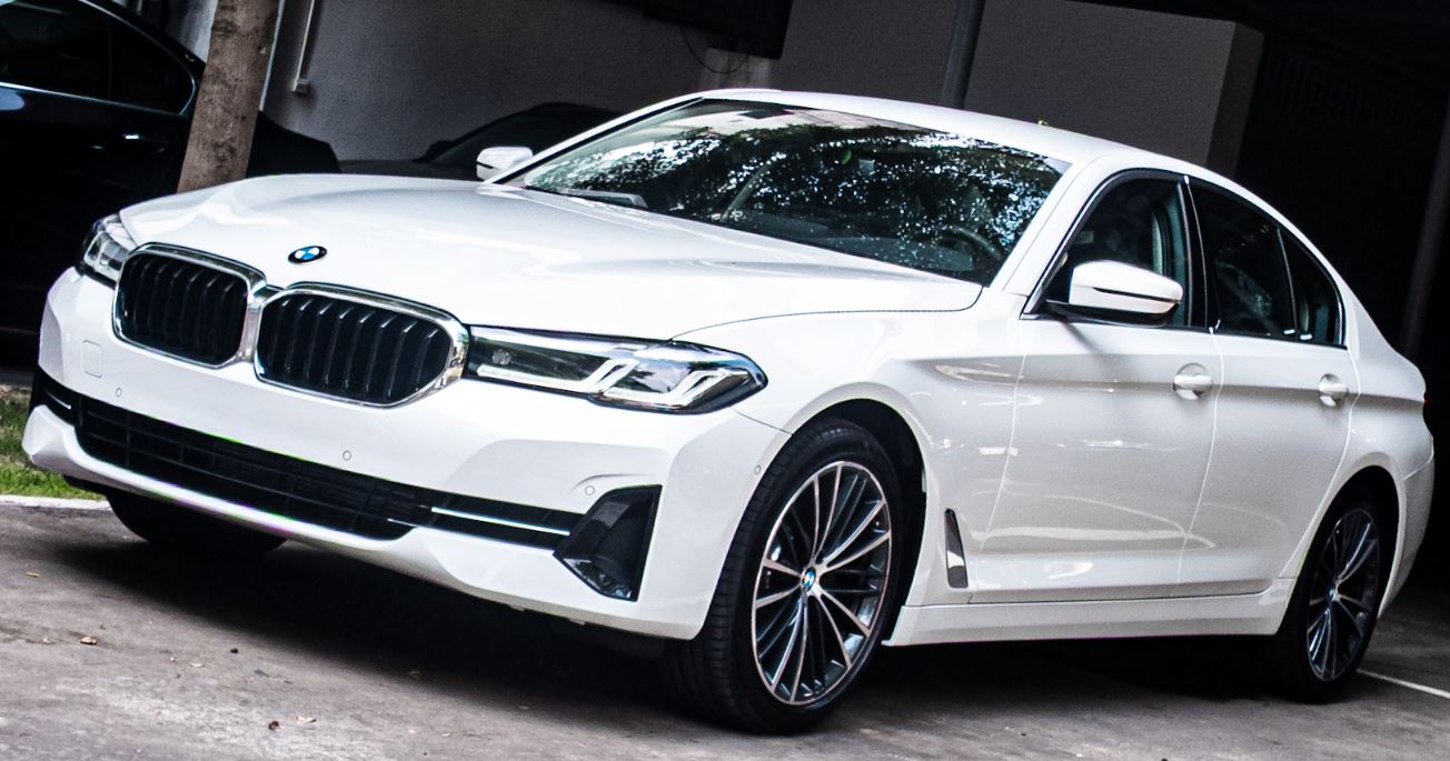 BMW 520i Luxury 2023 - Thanh lịch mà vẫn mang tính thể thao